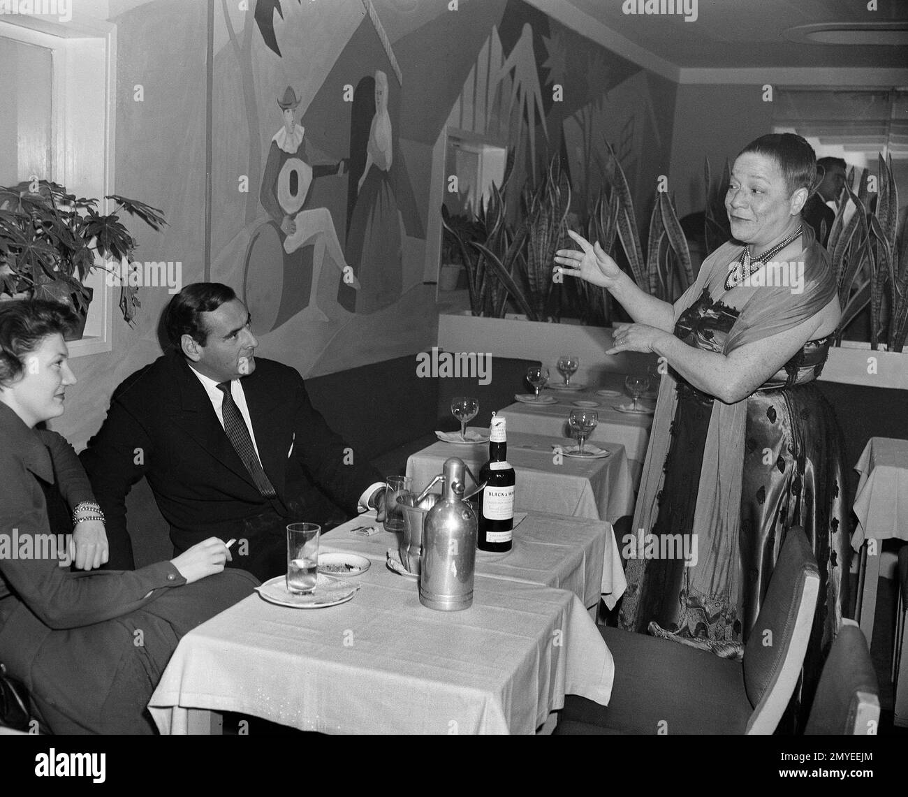 Ada Smith DuConge, aka "Bricktop," sings to a couple of unidentified ...