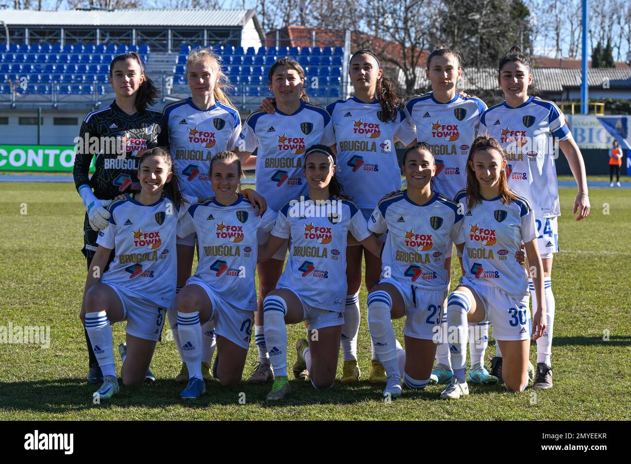 Comowomen hi-res stock photography and images - Alamy