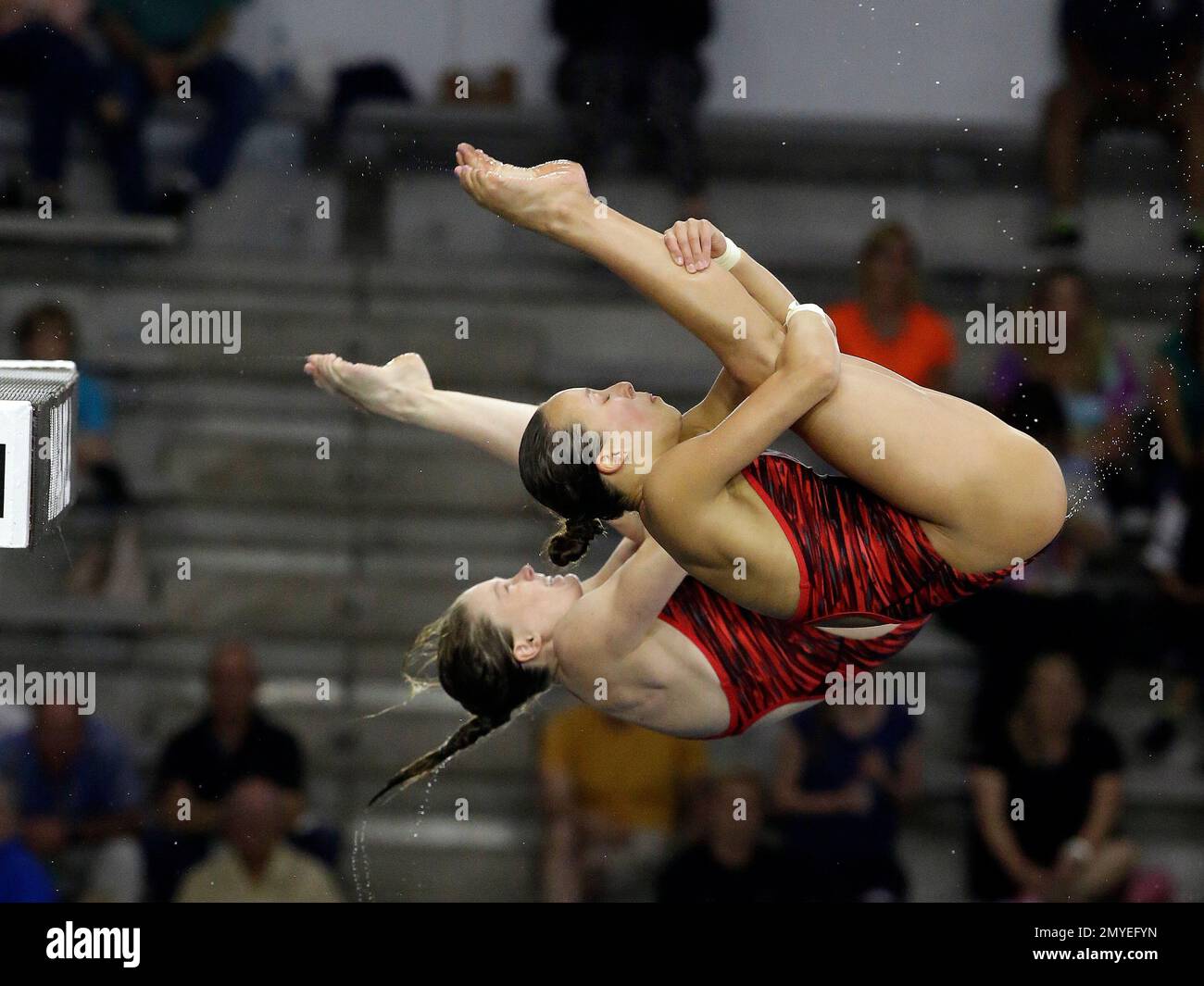 Jessica Parratto and Amy Cozad compete during the synchronized women's ...