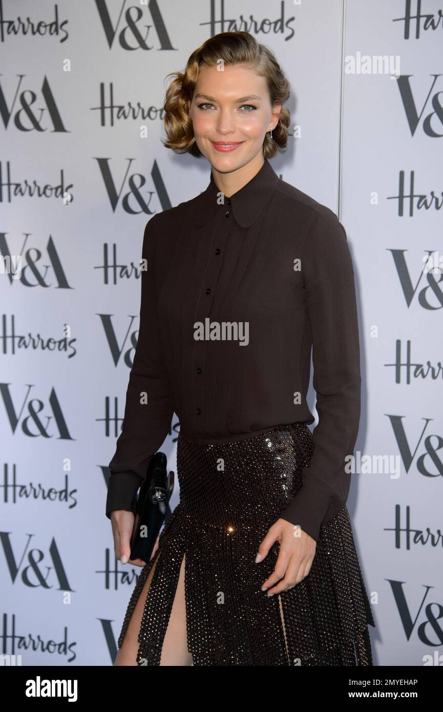 Arizona Muse poses for photographers upon arrival for the Victoria And ...