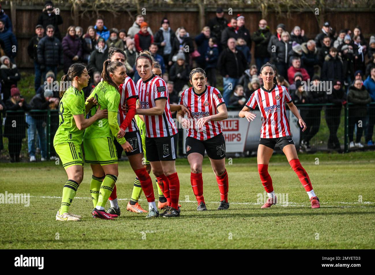 Manchester United Women and Sunderland AFC Women players line up for a ...