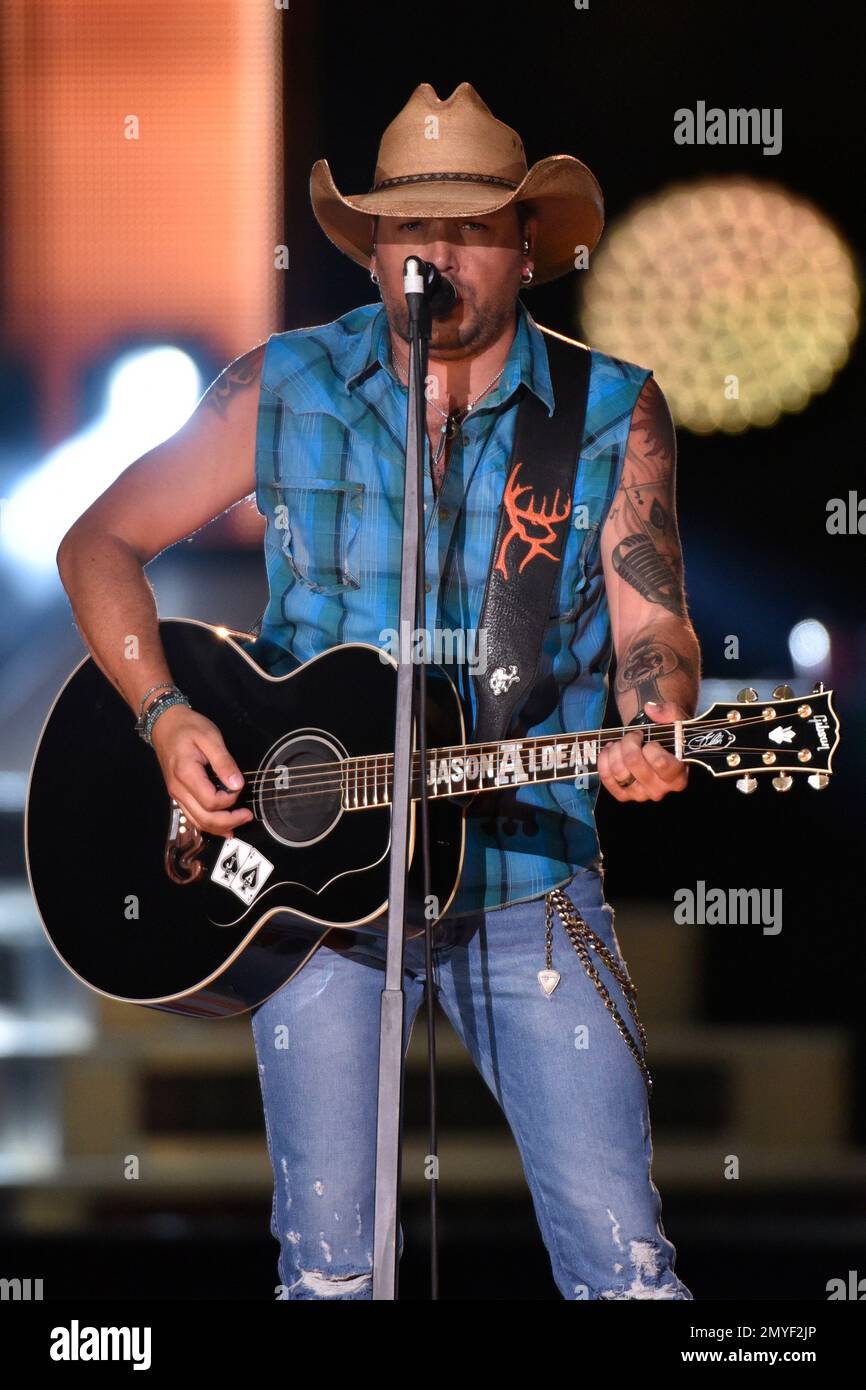 Jason Aldean performs during LakeShake at FirstMerit Bank Pavilion at ...