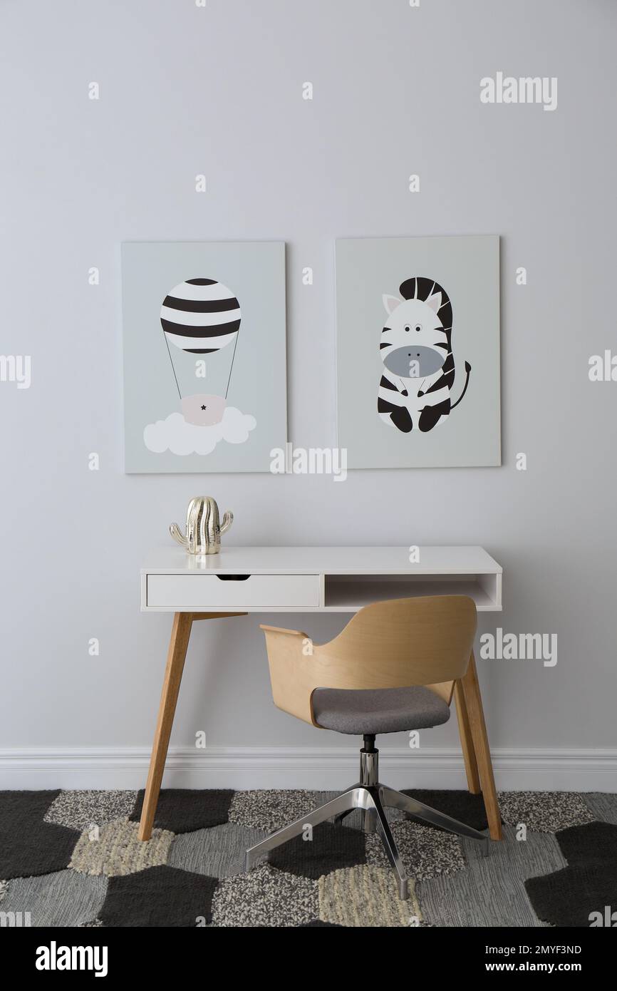 Cute animal posters hi-res stock photography and images - Alamy