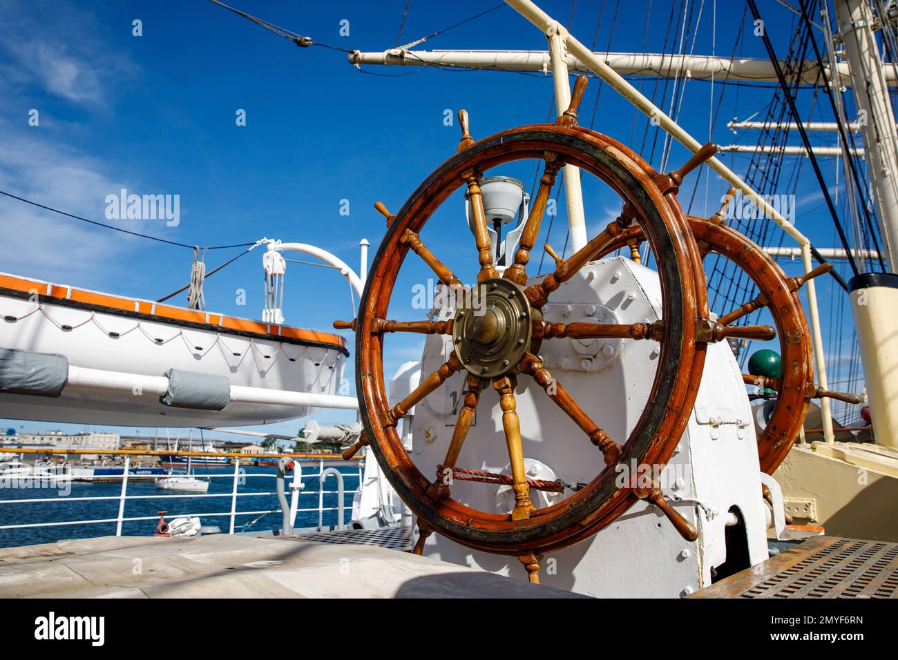 Wooden vintage Ship wheel, Sailboat helm Stock Photo - Alamy