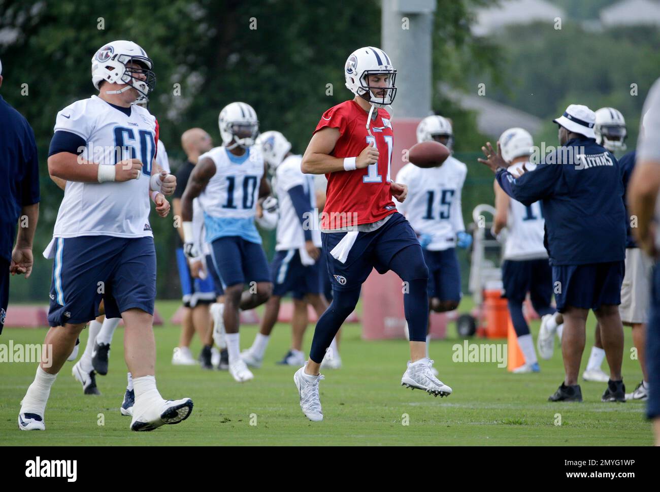 Tennessee Titans quarterback Alex Tanney (11) warms up during an NFL ...