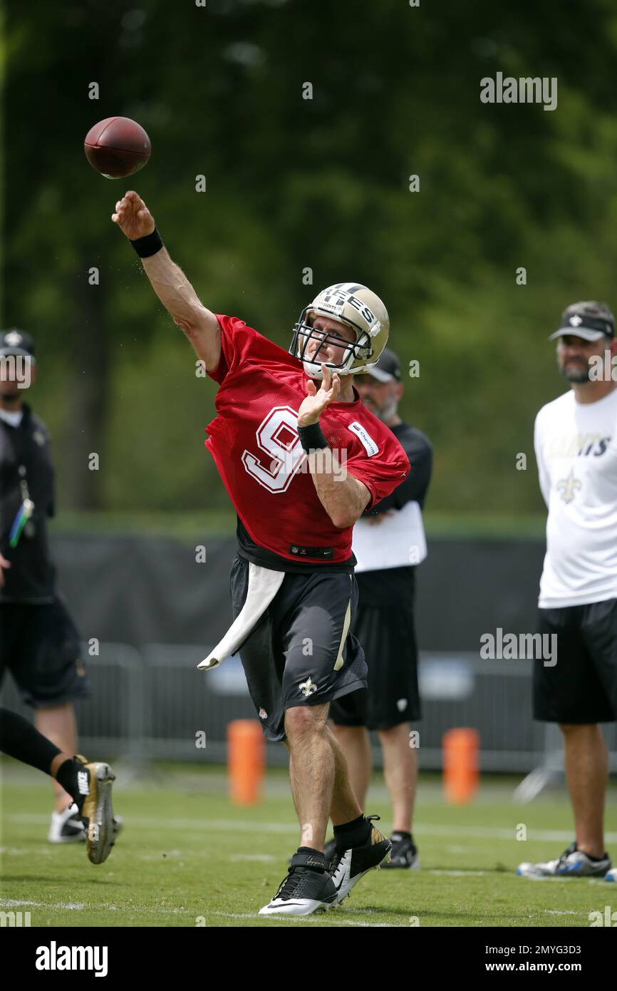New Orleans Saints quarterback Drew Brees (9) takes part in a drill ...
