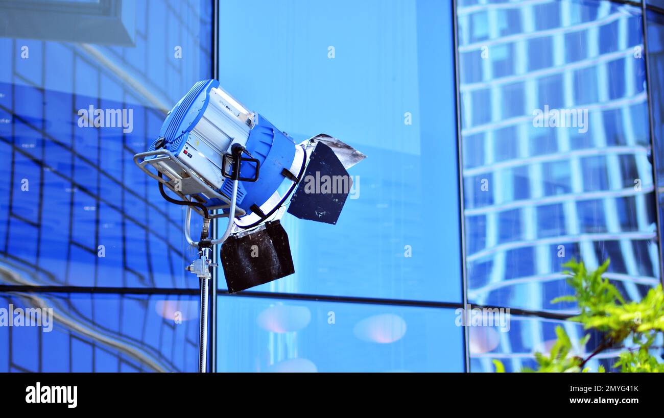 Outdoor movie set background hi-res stock photography and images - Alamy