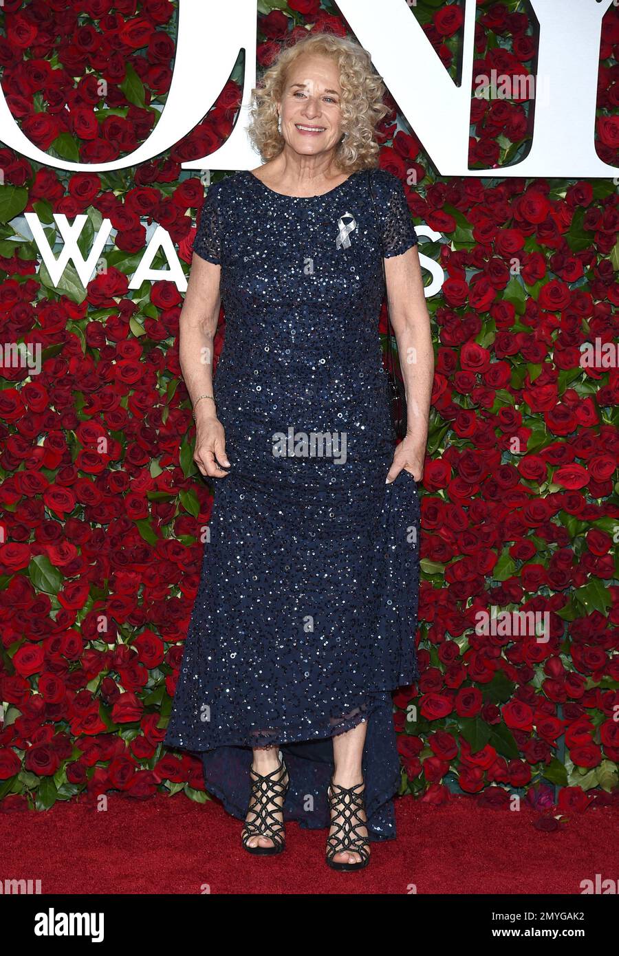 Carole King arrives at the Tony Awards at the Beacon Theatre on Sunday ...