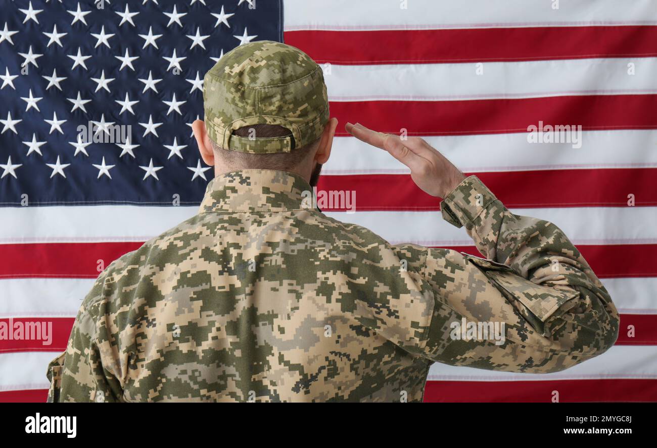 Soldier salute against american flag hi-res stock photography and ...