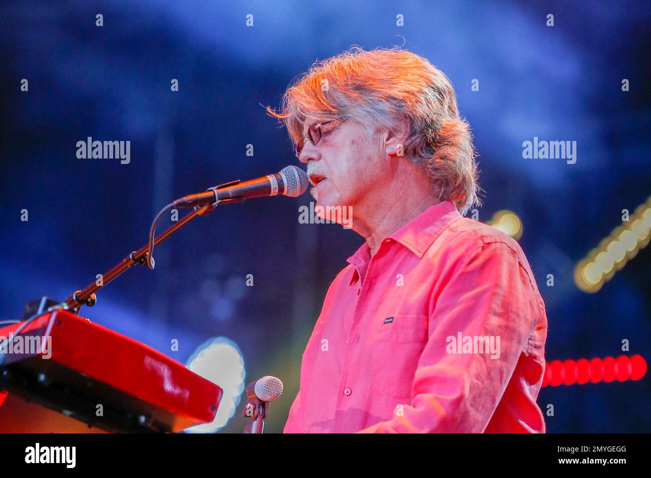Bob Carpenter of the Nitty Gritty Dirt Band performs at the CMA Music ...
