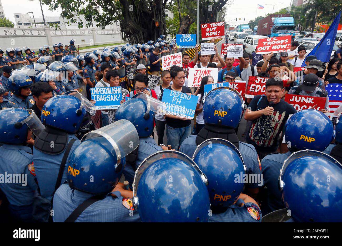 Riot police surround a small group youth and students as the latter ...