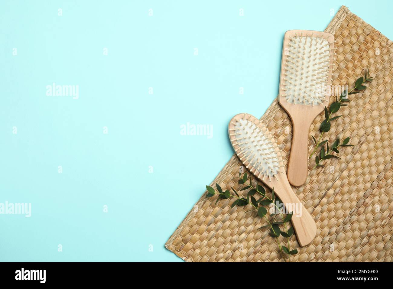 Paddle brushes hi-res stock photography and images - Alamy