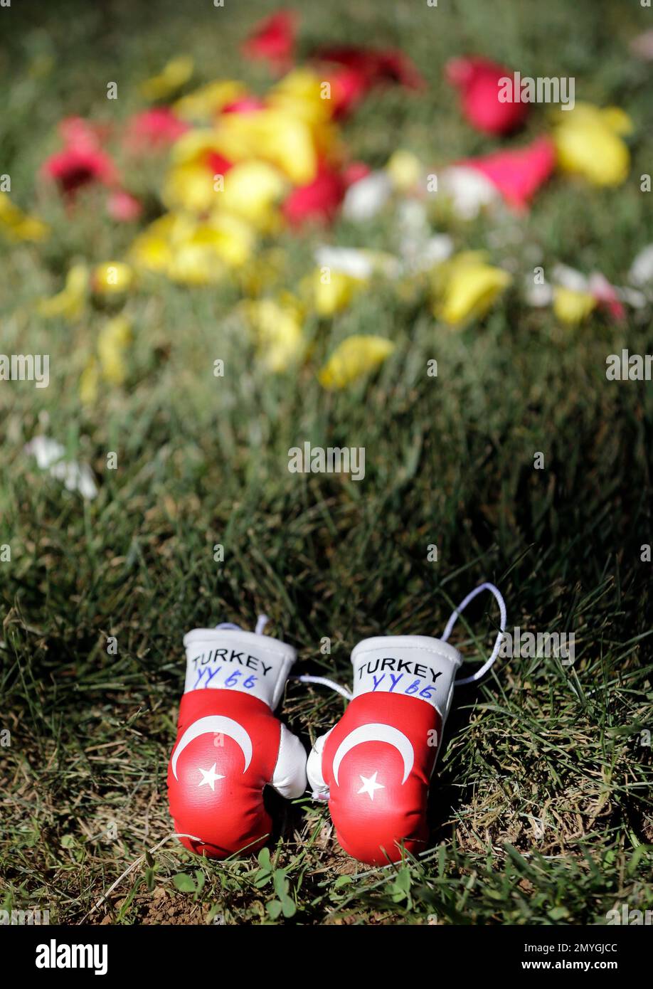 Miniature boxing gloves left by Yusuf Anac, a Turk now living in Bochum ...