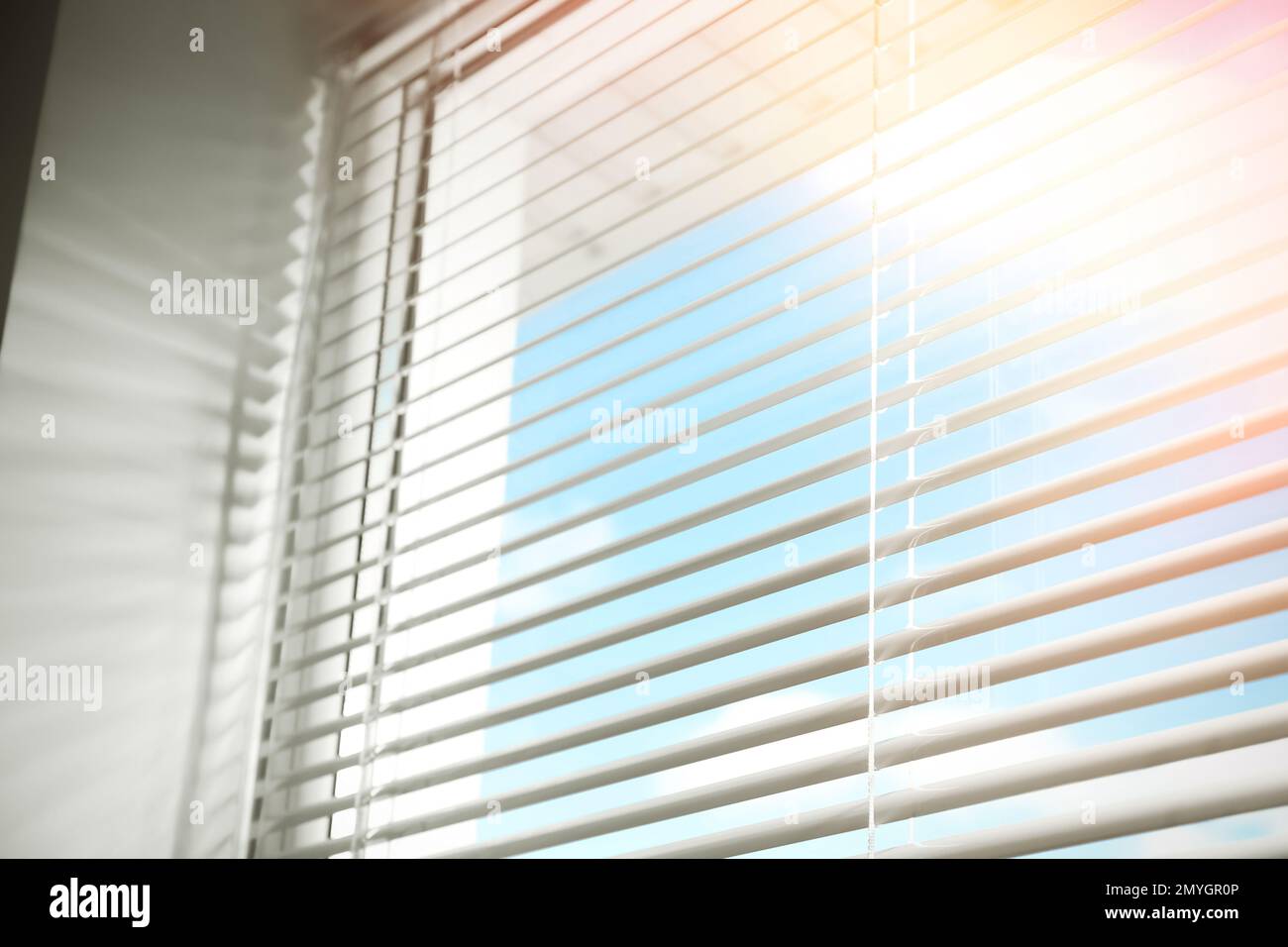 Light shining through blinds hi-res stock photography and images - Alamy