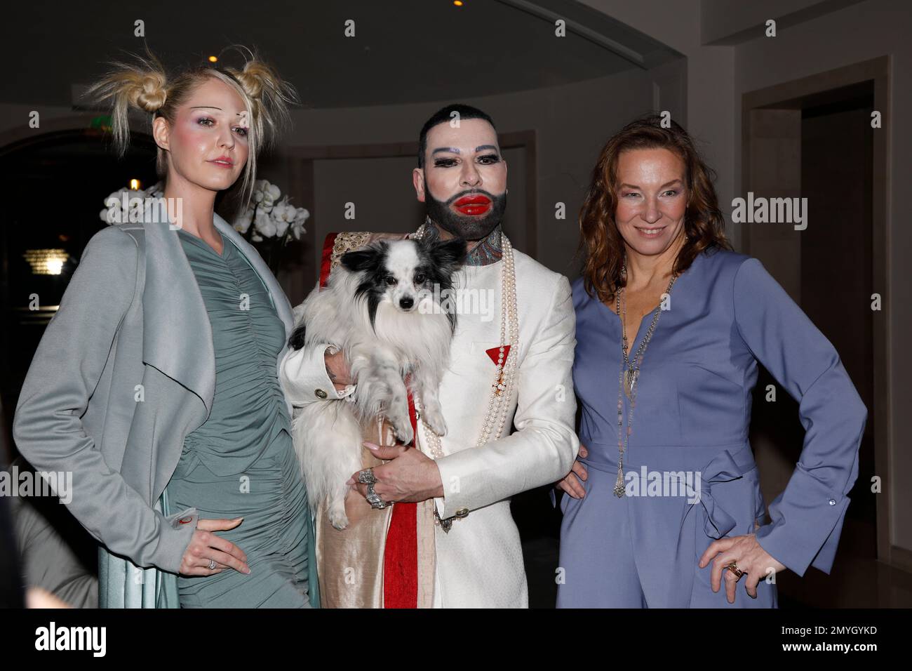 Beatrice Turin, Harald Glööckler mit Hund Billy King und Anja Gockel ...