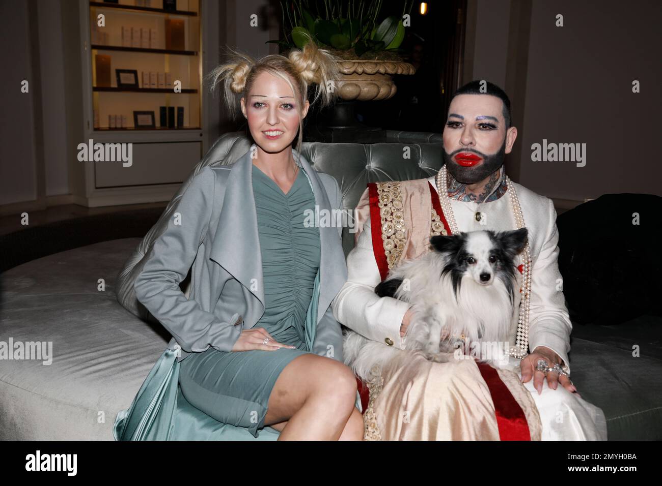 Beatrice Turin, Harald Glööckler mit Hund Billy King bei der Anja ...