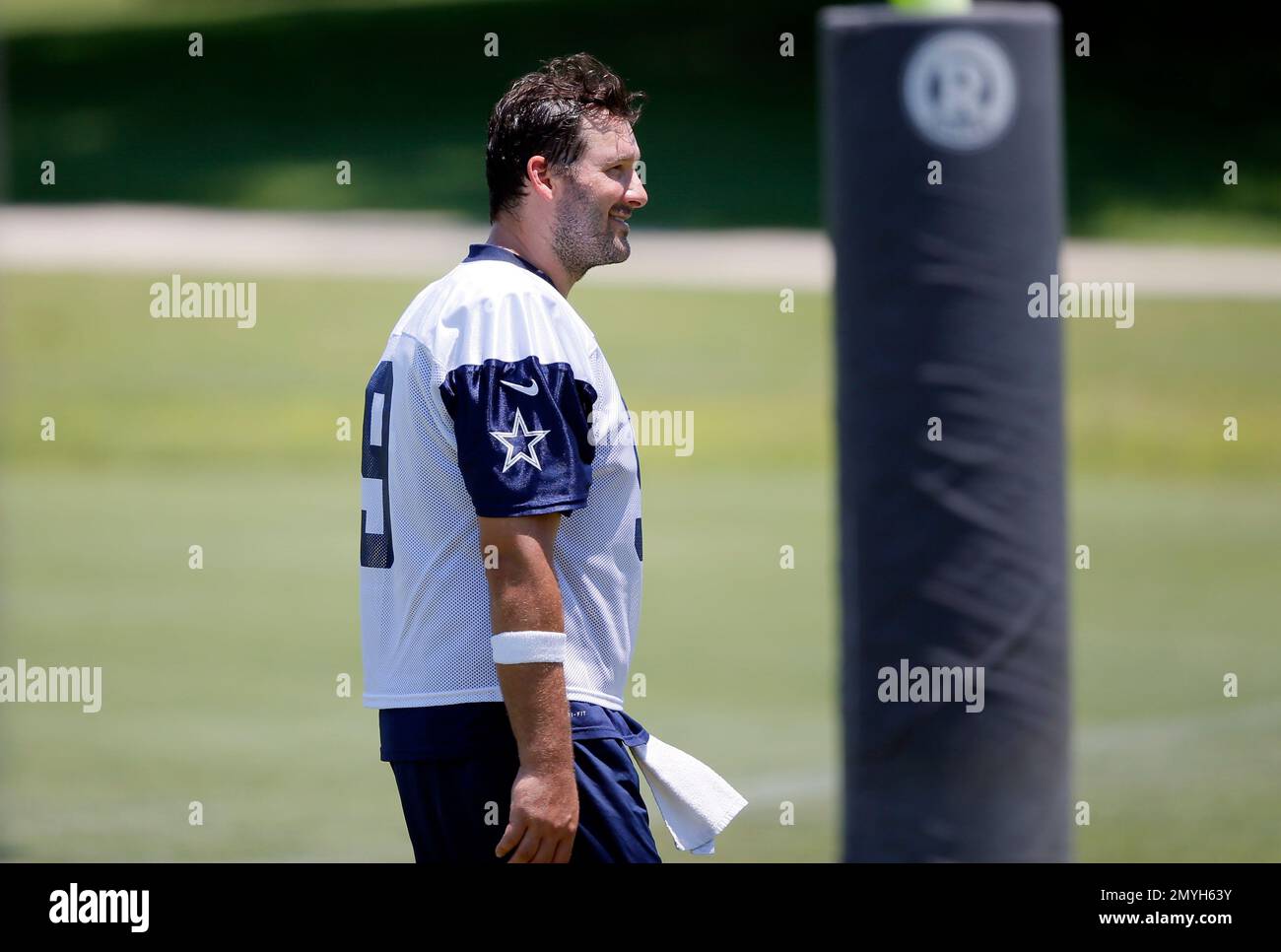 Dallas Cowboys' Tony Romo (9) walks off the field after a work out ...