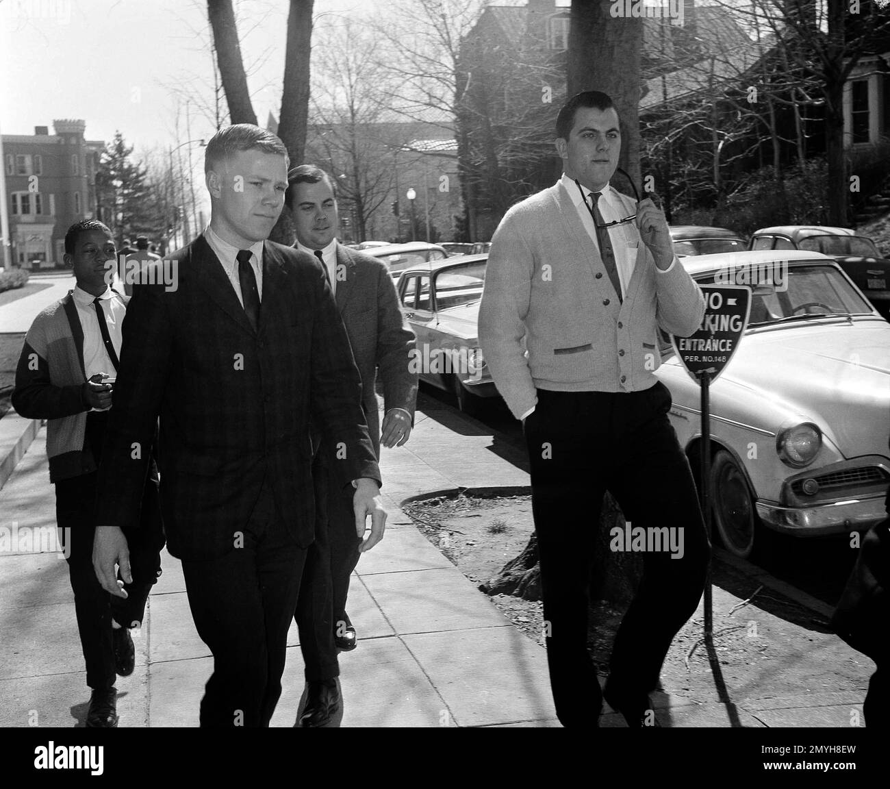 Four witnesses, all from Dallas, Texas, leave the Warren Commission ...