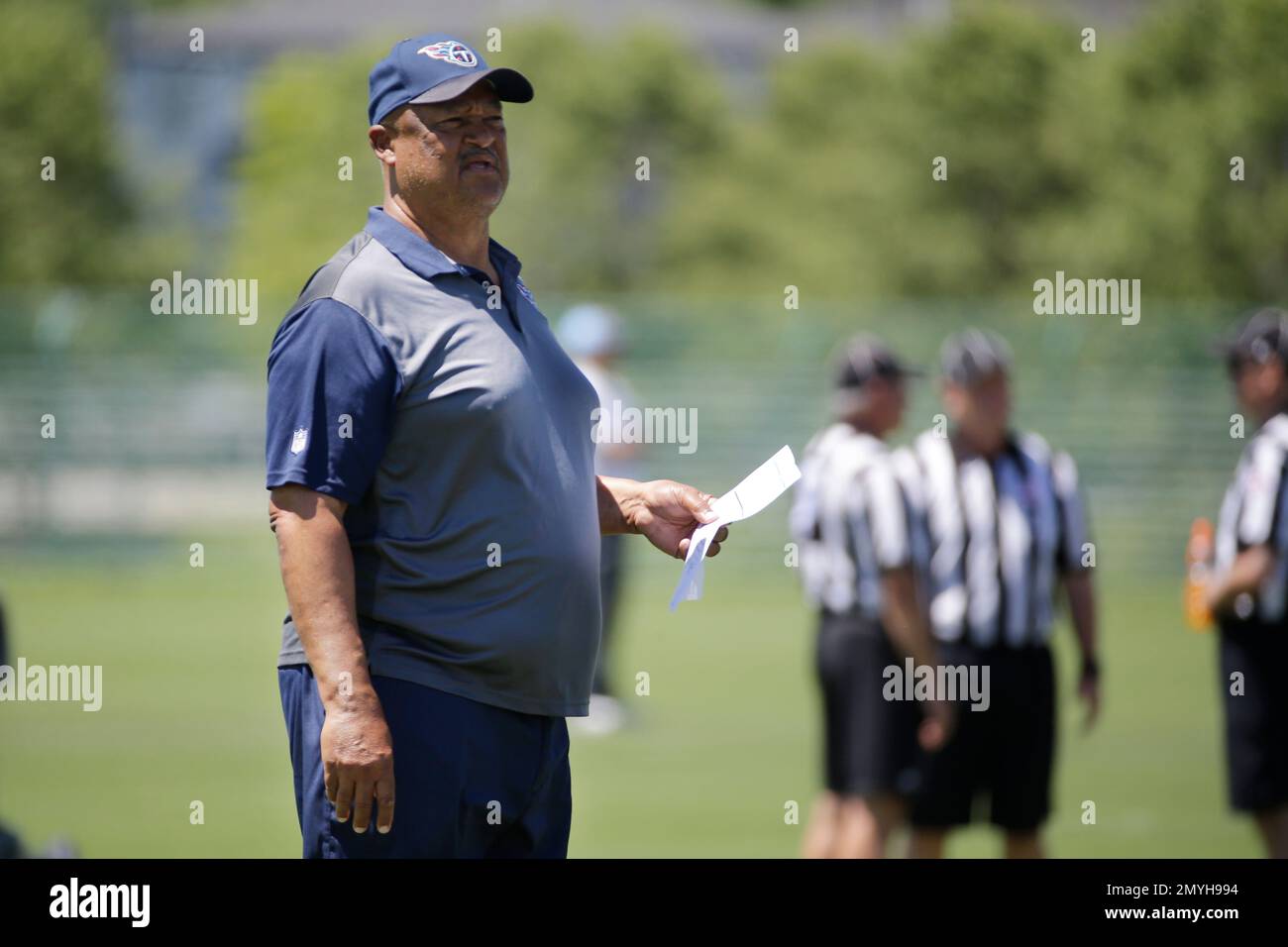 Tennessee Titans offensive coordinator Terry Robiskie runs a drill ...
