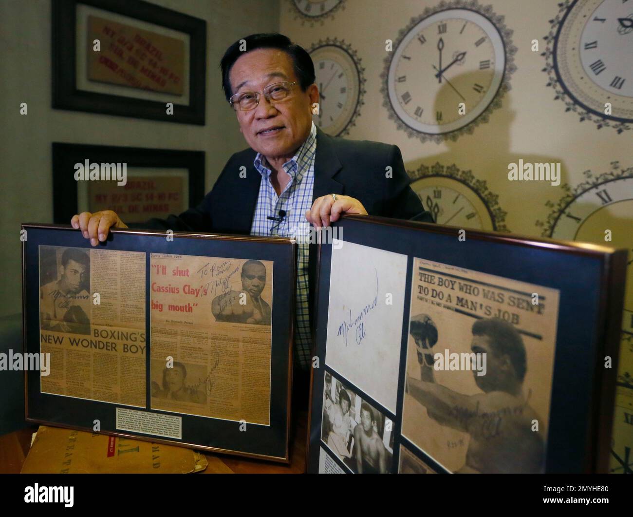 Filipino lawyer Romulo "Romy" Macalintal displays framed autographed ...