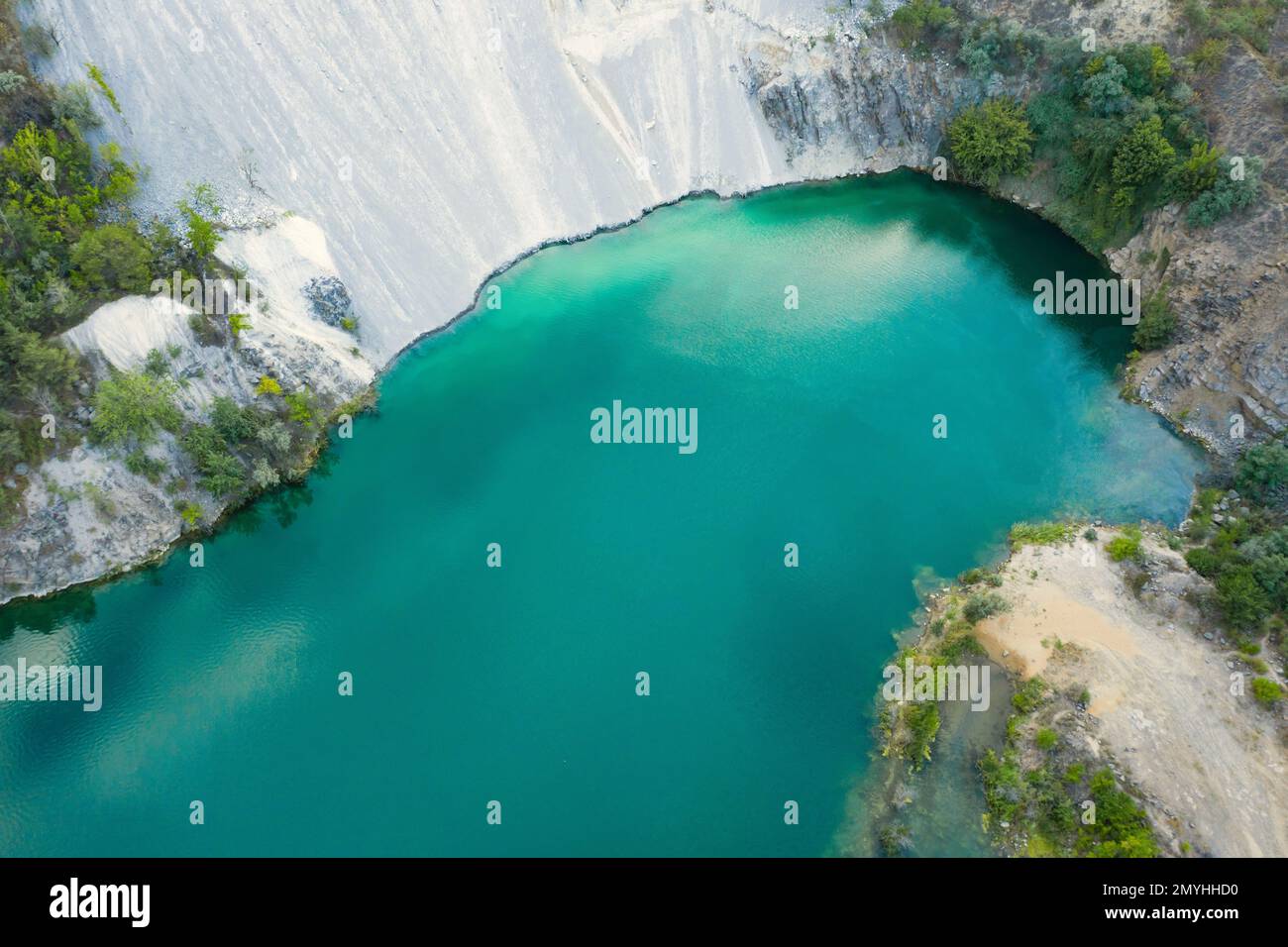 Beautiful turquoise lake hi-res stock photography and images - Alamy