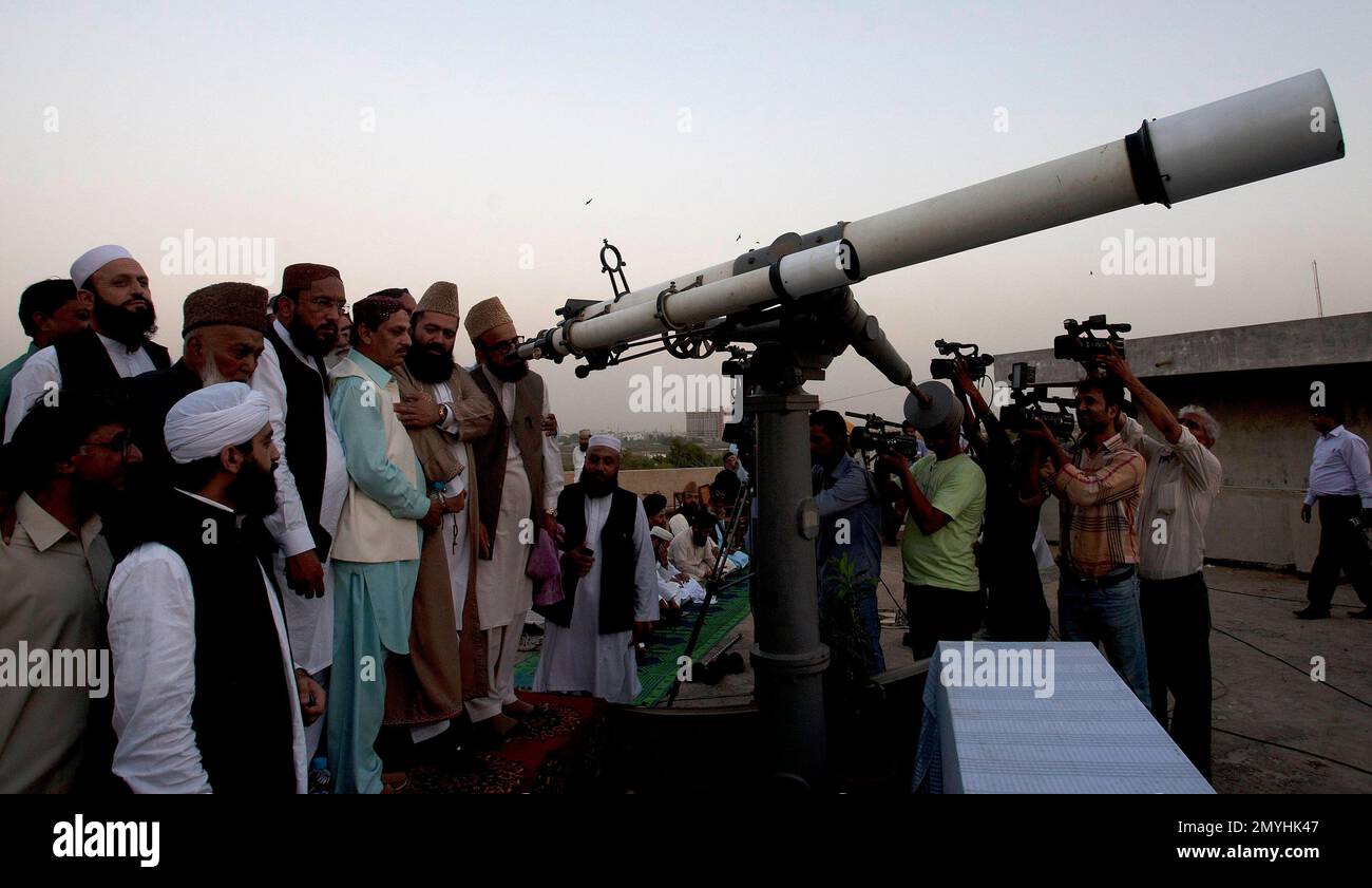 Pakistani clerics take part in a moon sighting event for Ramadan in ...