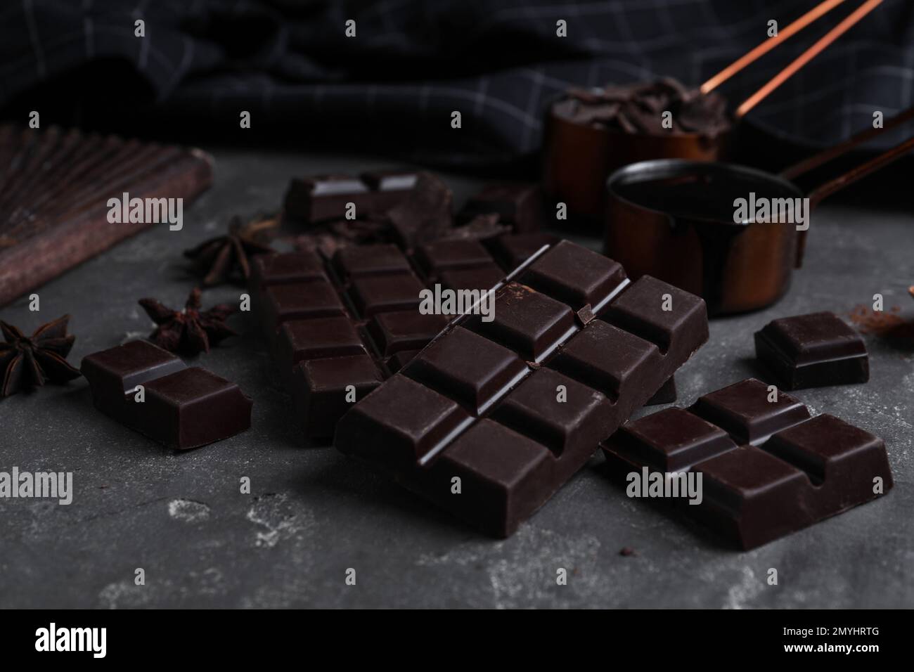 Dark grey bars hi-res stock photography and images - Alamy