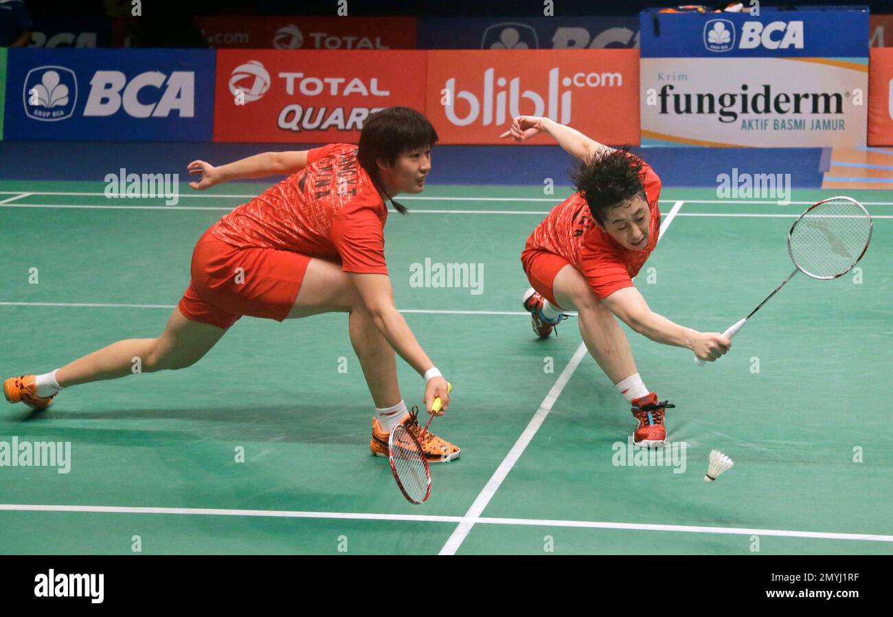 China's Tang Yuanting, left, and Yu Yang compete against Malaysia's Khe ...
