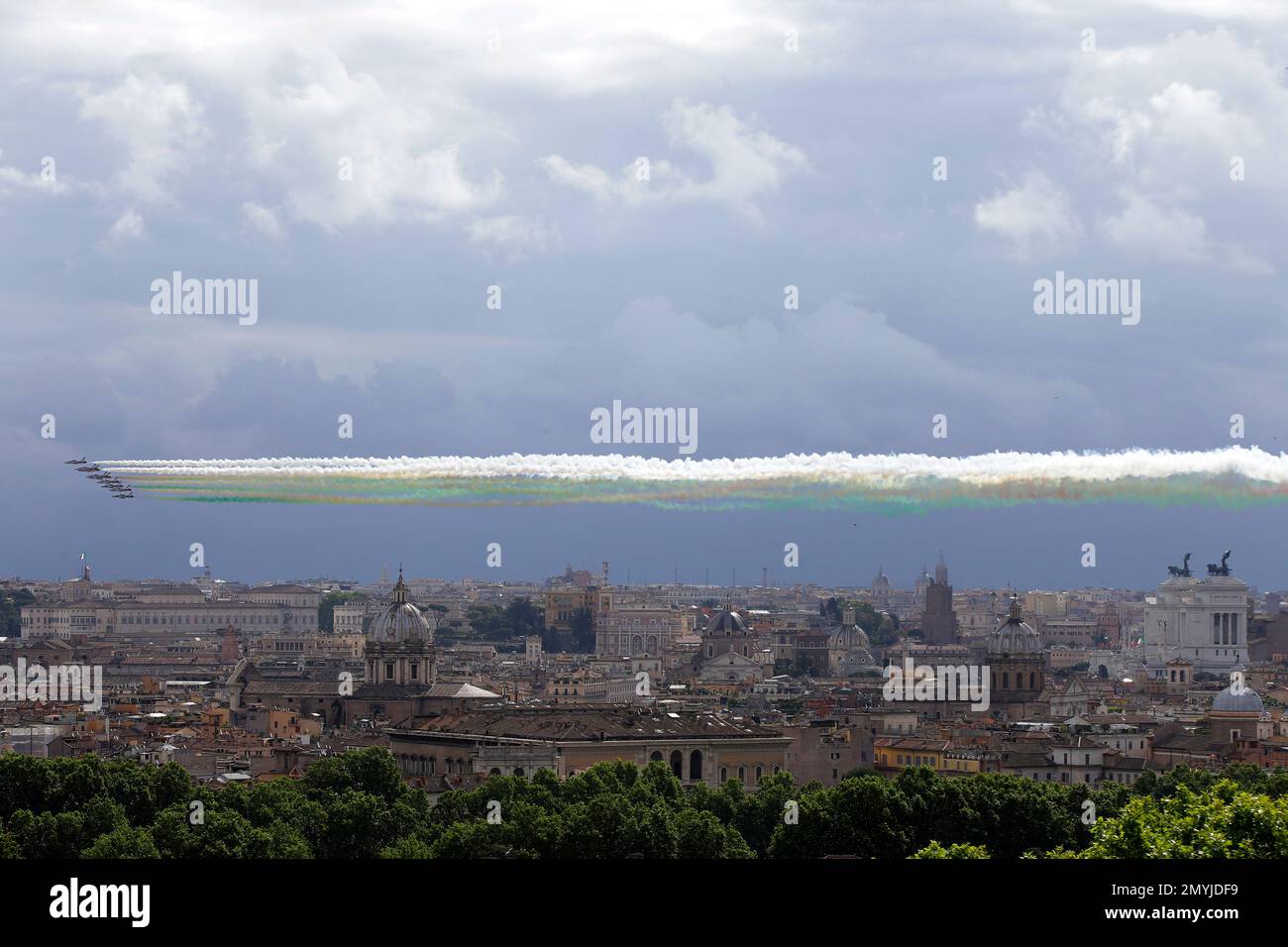 The ' Frecce Tricolori ' Italian Air Force acrobatic squad fly over ...