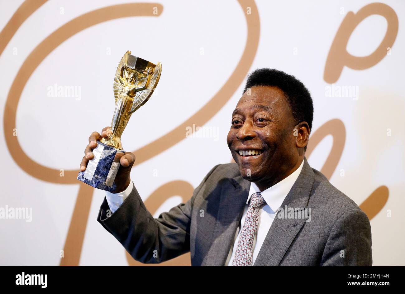 Pele Holding World Cup