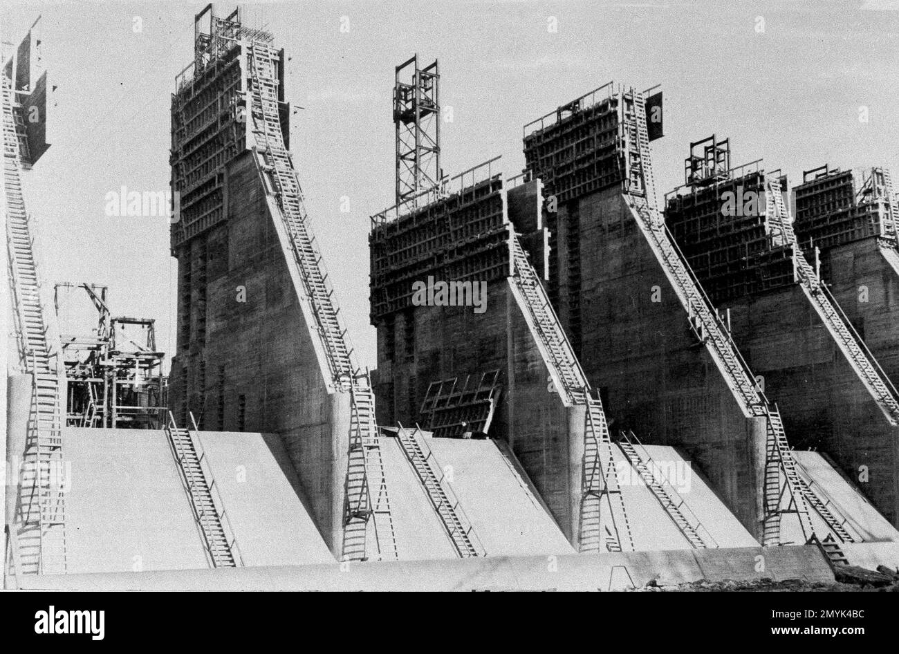 Among the many New Deal agencies set up by Congress in its 100 Days ...