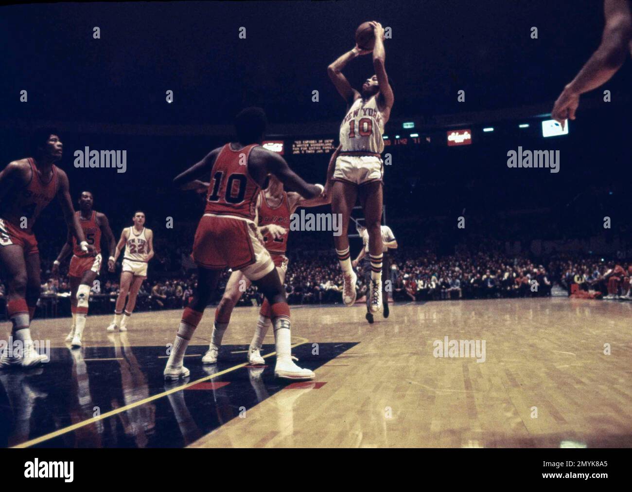 New York Knicks guard Walt Frazier pulls up for a jump shot against the ...