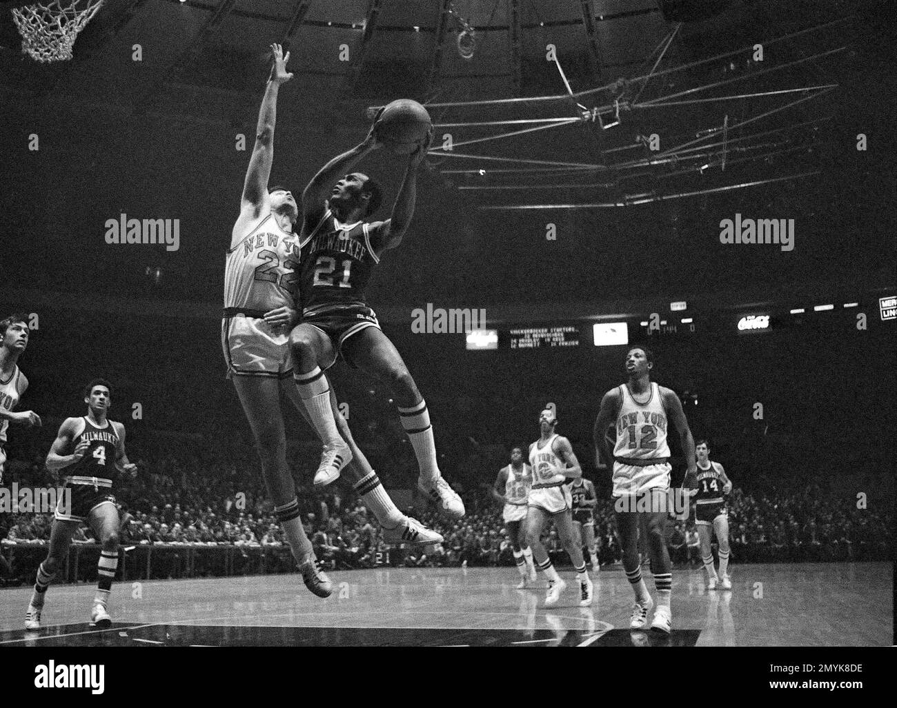 Milwaukee Bucks' Flynn Robinson (21) tries to get around New York ...