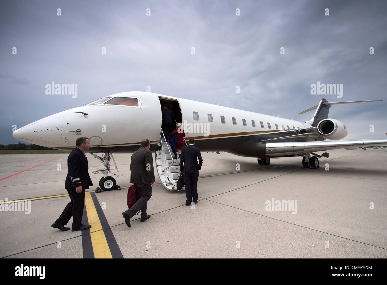 IMAGE DISTRIBUTED FOR FLEXJET - Flexjet hosted journalists as they ...