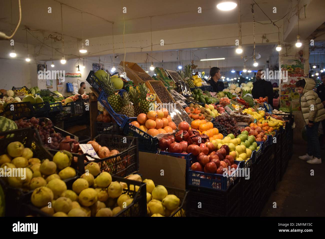A fruit and vegetable stand in the Duhok Souq (market) in Duhok, Iraq ...