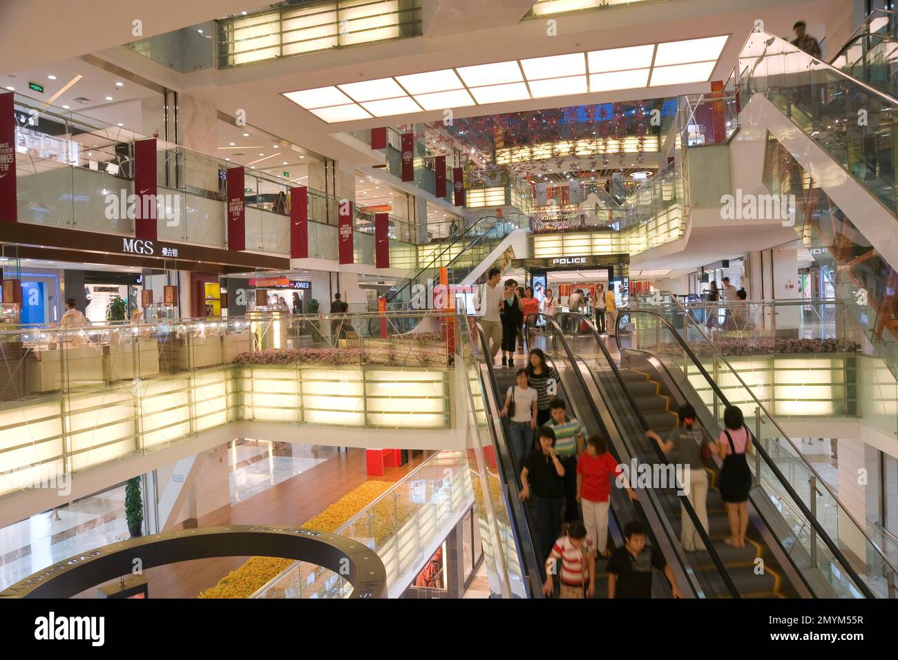 Lively indoor shopping street hi-res stock photography and images - Alamy