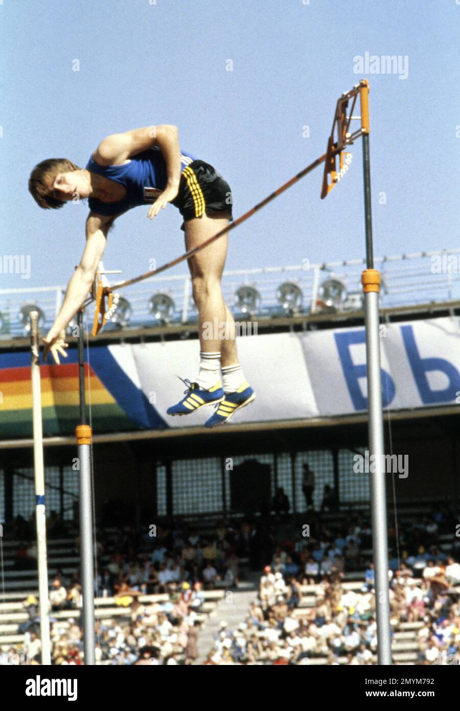 French pole vaulter Thierry Vigneron clears 5.40-meters to qualify for ...