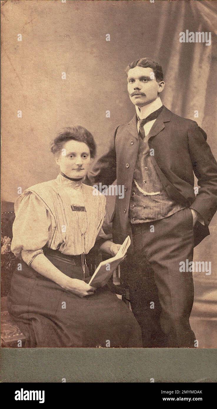 Old black and white photo, young couple in photo studio around 1910 ...