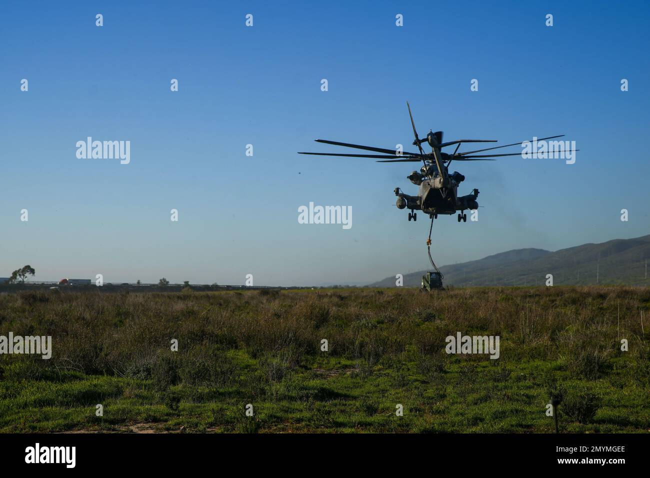 A U.S. Marine Corps CH-53E Super Stallion attached to Marine Heavy ...