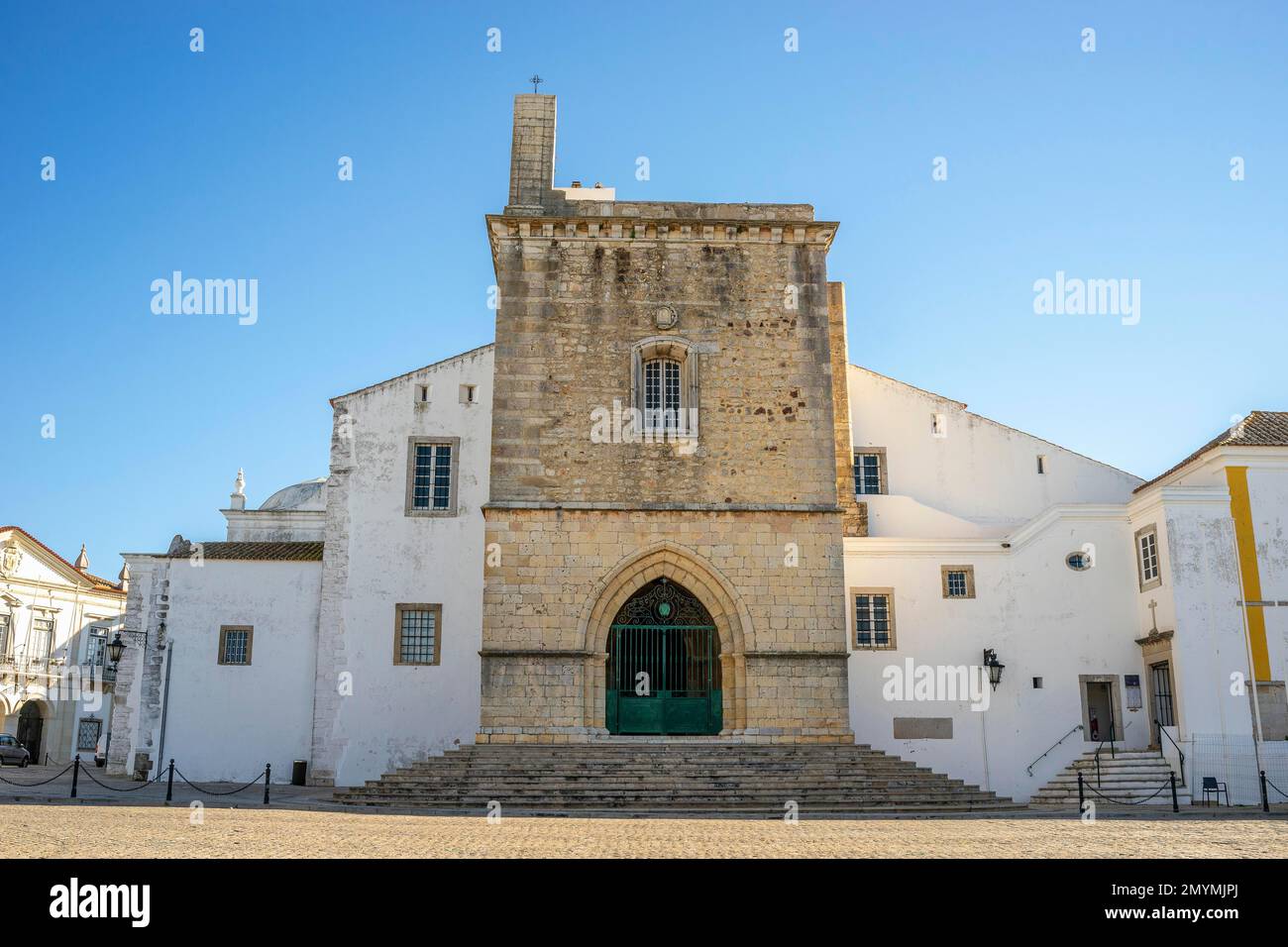 Faro cathedral portugal hi-res stock photography and images - Alamy