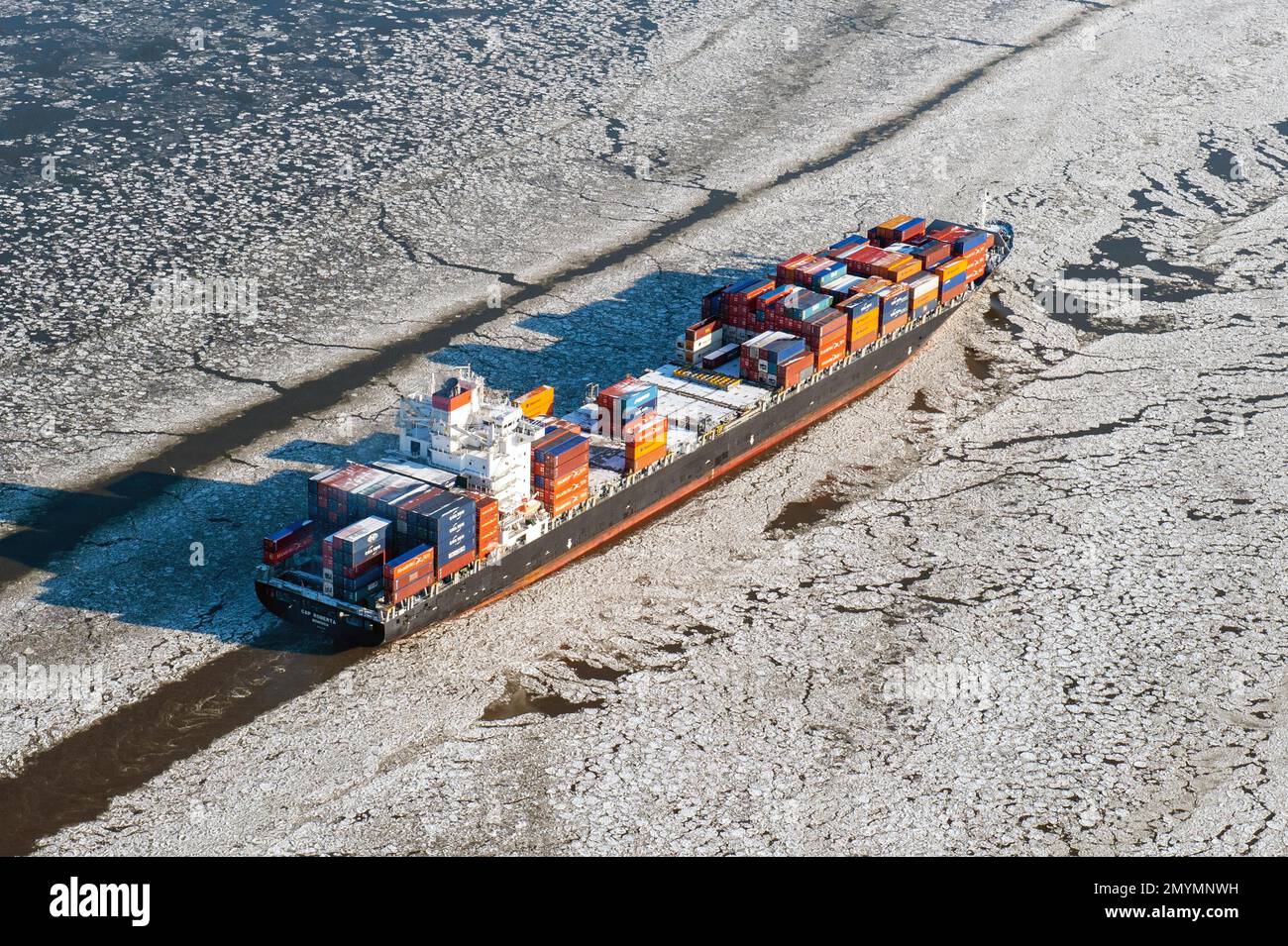 Container ship on the Elbe in ice, river, container ship, logistics ...