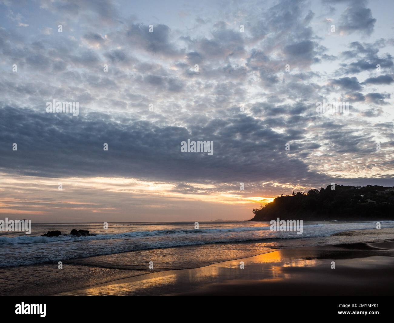 Morning atmosphere in front of sunrise at Hot Water Beach, East Coast ...