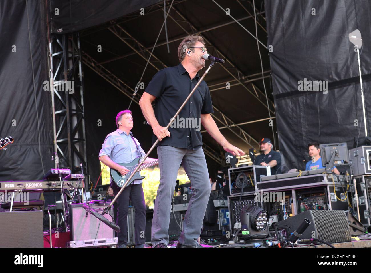 Huey Lewis, Johnny Colla, Sean Hopper, Bill Gibson, John Pierce and ...