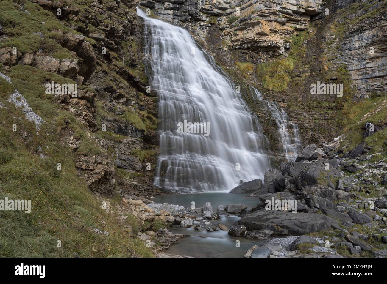 Cascada y cascada de cola de caballo hi-res stock photography and ...