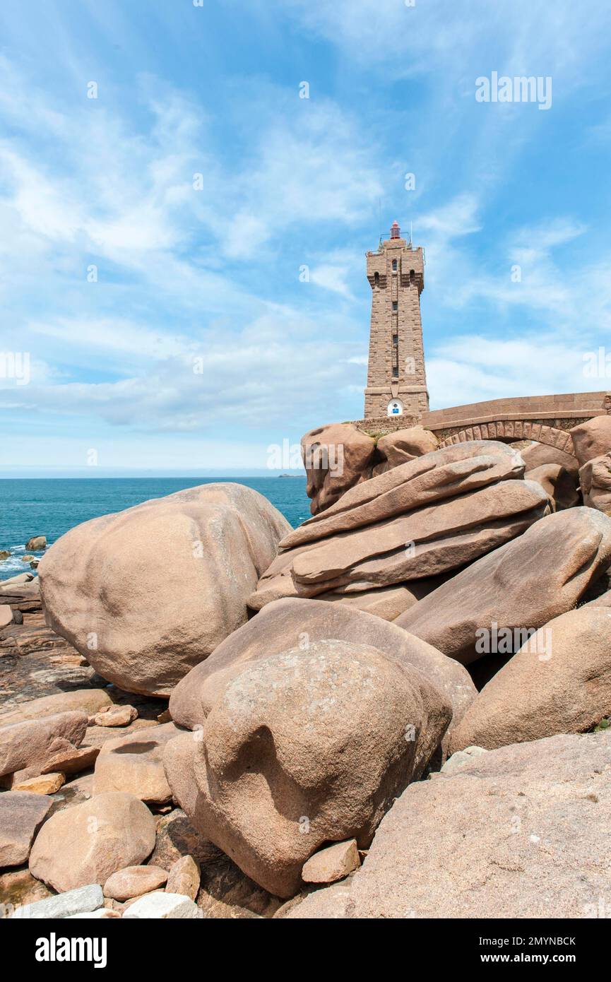 Pink granite lighthouse, Phare de Mean Ruz, GR 34, Sentier des ...