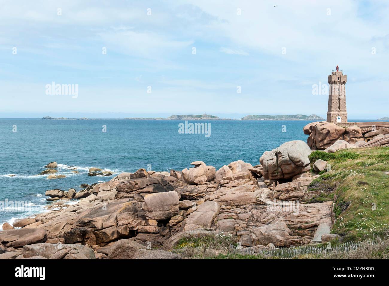Pink granite lighthouse, Phare de Mean Ruz, GR 34, Sentier des ...