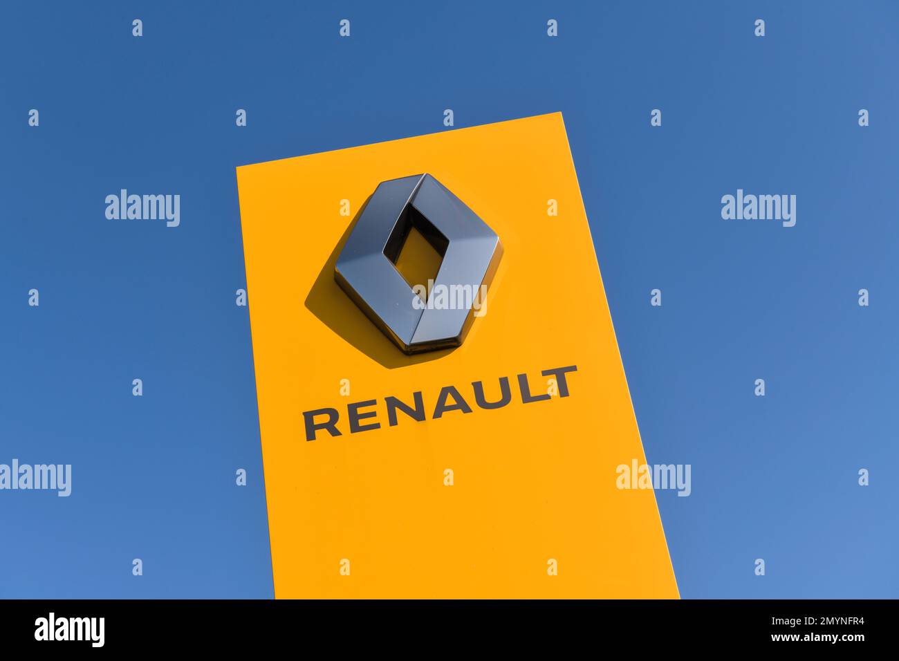 Renault logo hi-res stock photography and images - Alamy