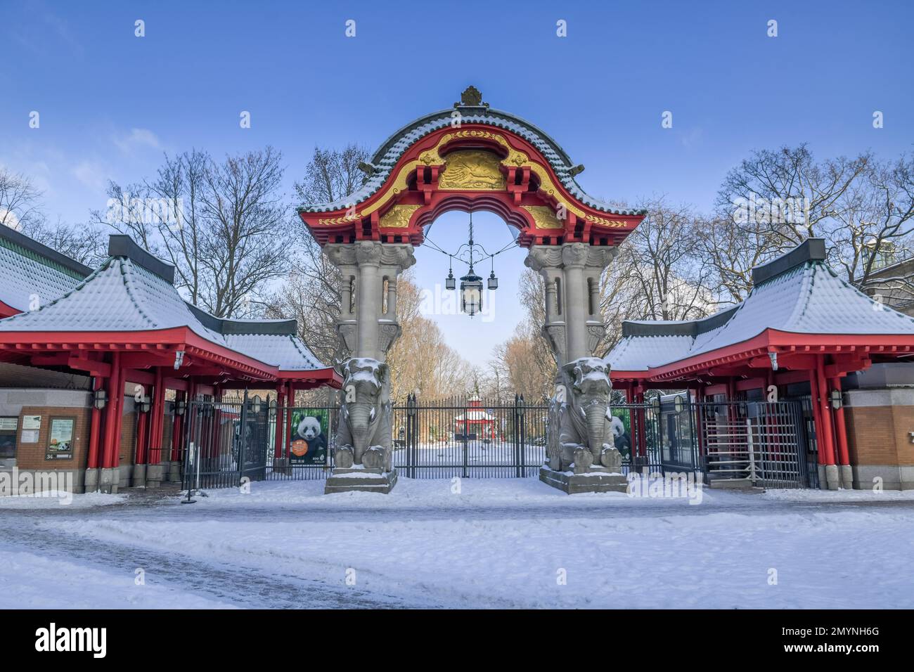 Elephant gate entrance hi-res stock photography and images - Alamy