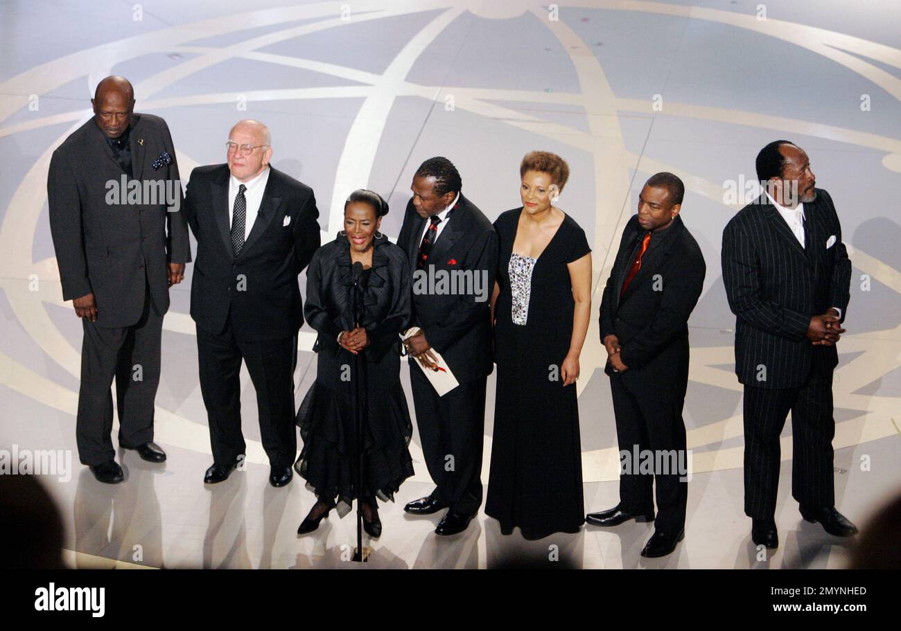 FILE - In this Sept. 16, 2007, file photo, "Roots" cast members from ...