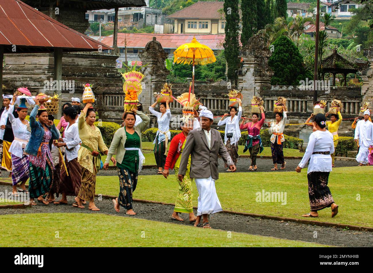 Procession of Hindu worshippers walking with offerings to temple ...